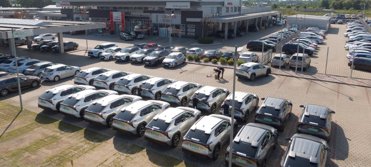 TOYOTA Romanowski - Toyoty bZ4X we flocie Aira Solutions Poland sp. z o.o.